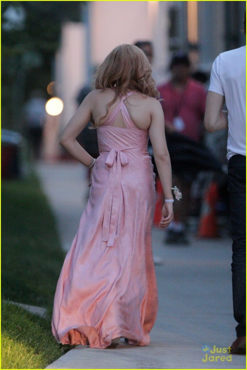 Full Sized Photo of chloe moretz blood soaked on carrie set 29 | Chloe ...