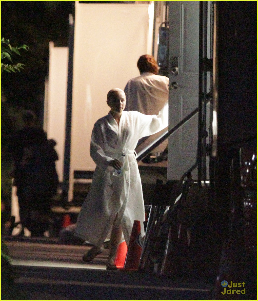 Full Sized Photo of chloe moretz blood soaked on carrie set 31 | Chloe ...