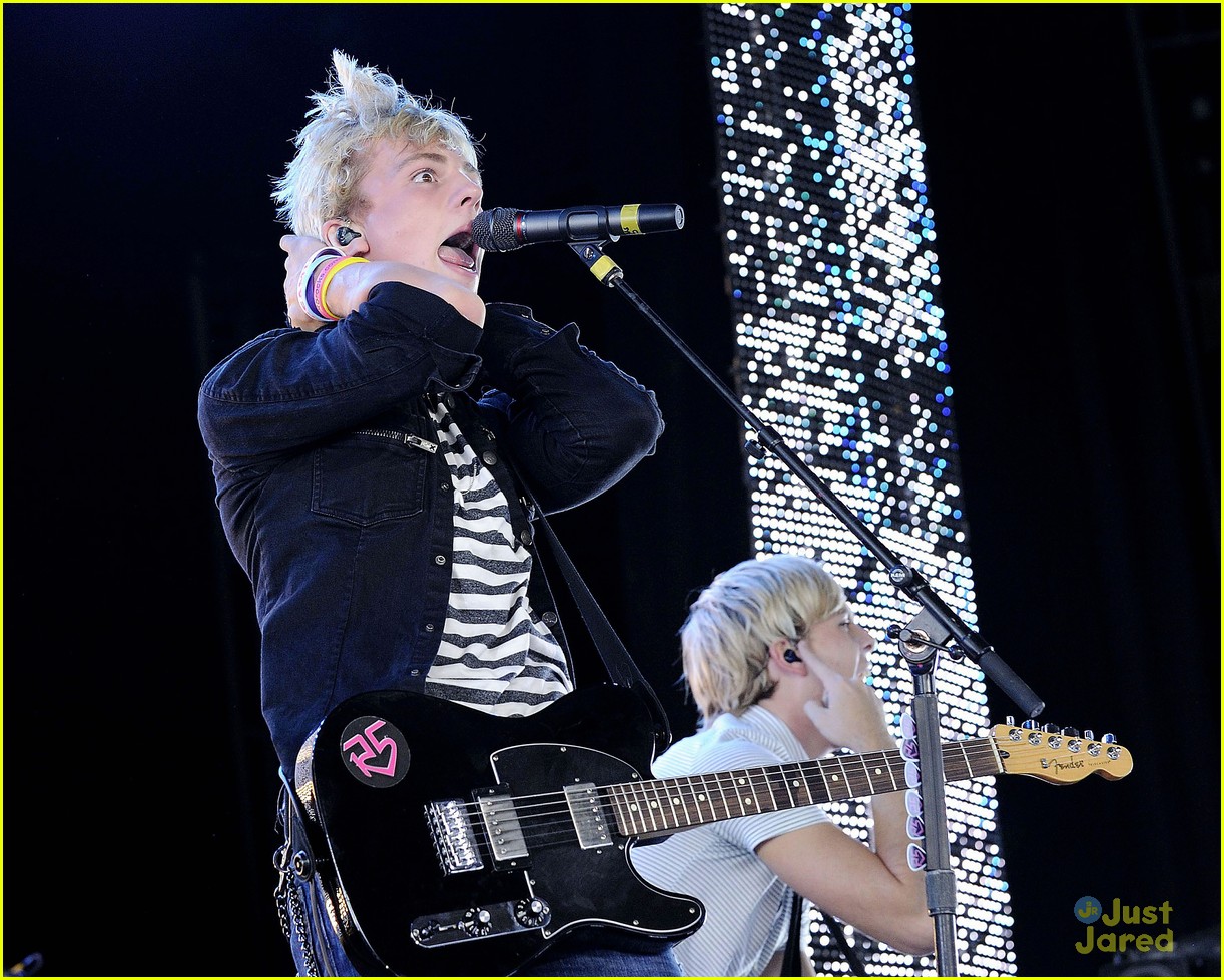 Full Sized Photo of ross lynch r5 toronto 08 | Ross Lynch: R5 Plays Big ...