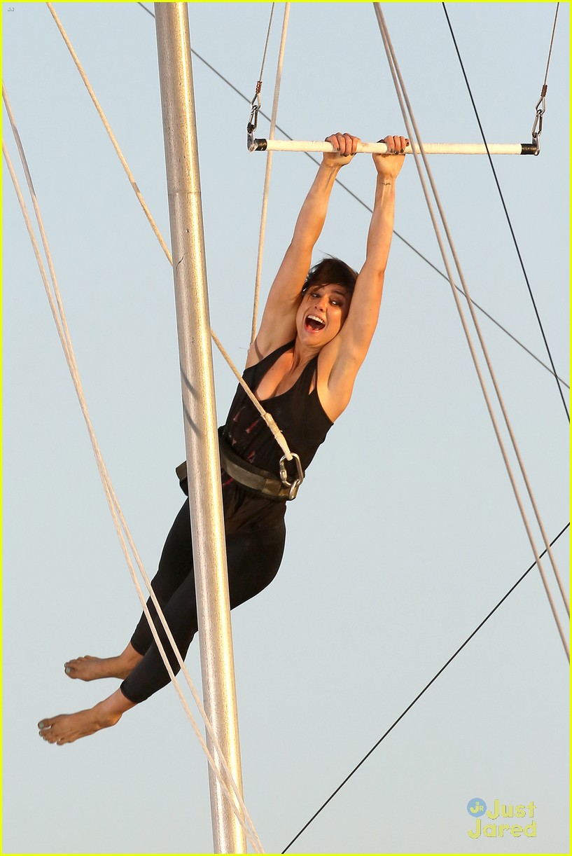 Jessica Stroup: Trapeze Flyer For '90210' | Photo 487357 - Photo ...