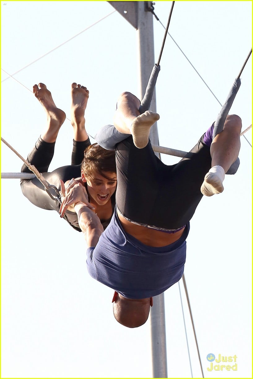 Jessica Stroup: Trapeze Flyer For '90210' | Photo 487368 - Photo ...