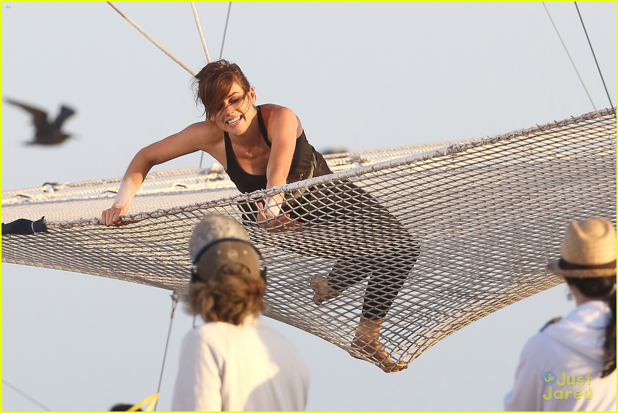Jessica Stroup: Trapeze Flyer For '90210' | Photo 487371 - Photo ...