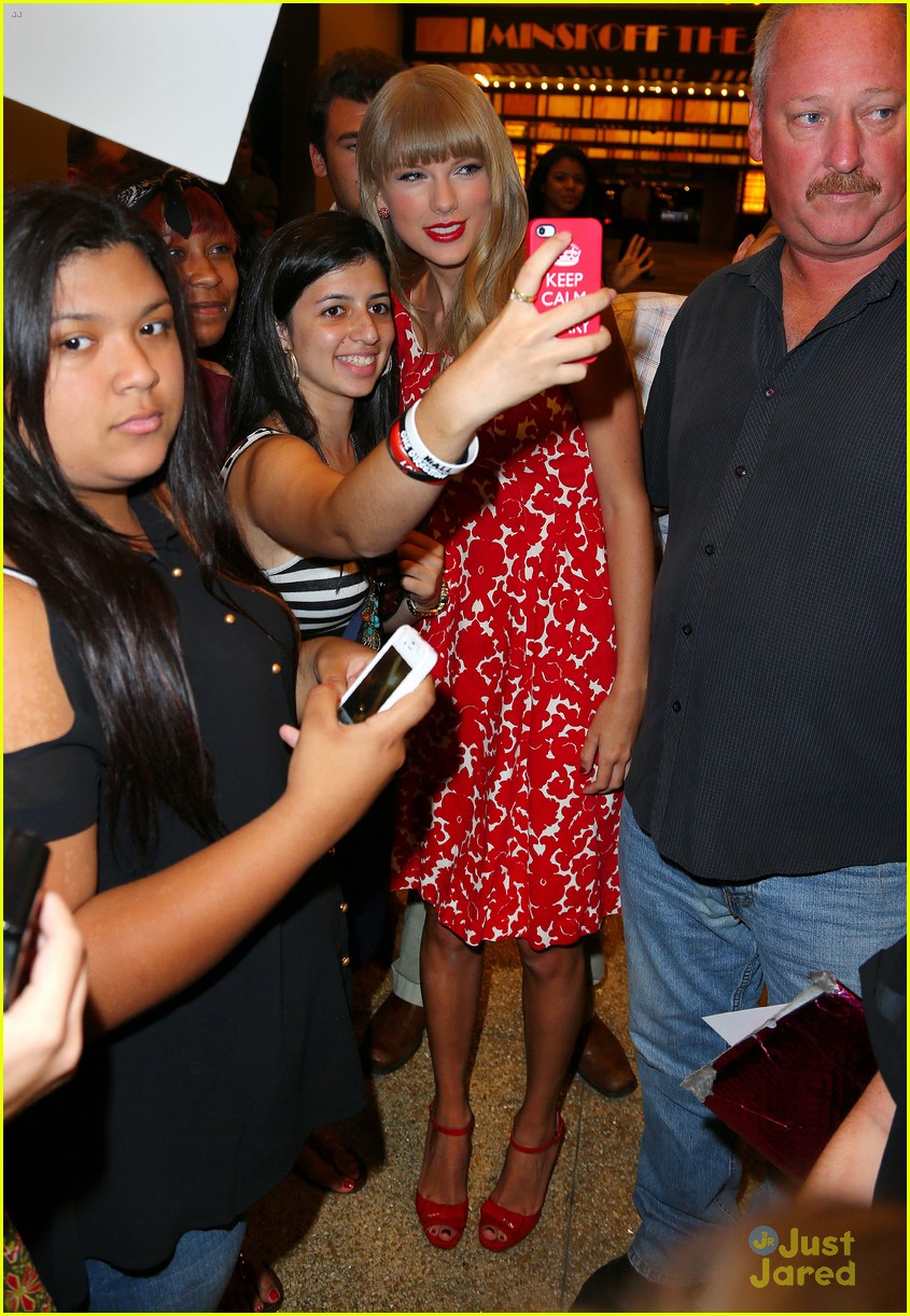 Taylor Swift: MTV First 'Never Ever' Video Debut! | Photo 491559 ...