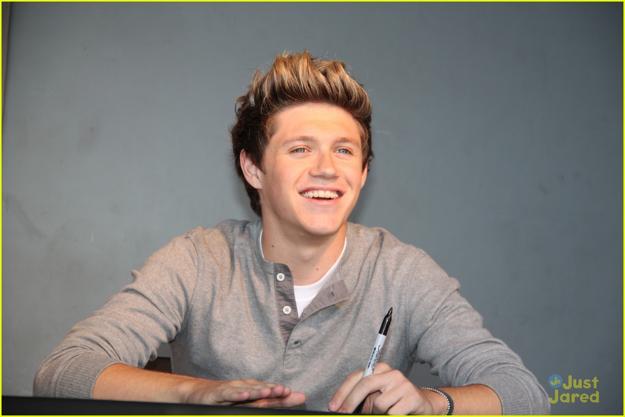 One Direction: Signing in Germany! | Photo 497190 - Photo Gallery ...