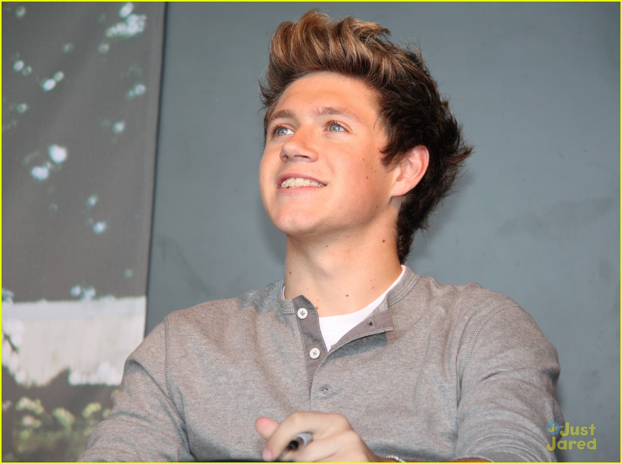 One Direction: Signing in Germany! | Photo 497193 - Photo Gallery ...