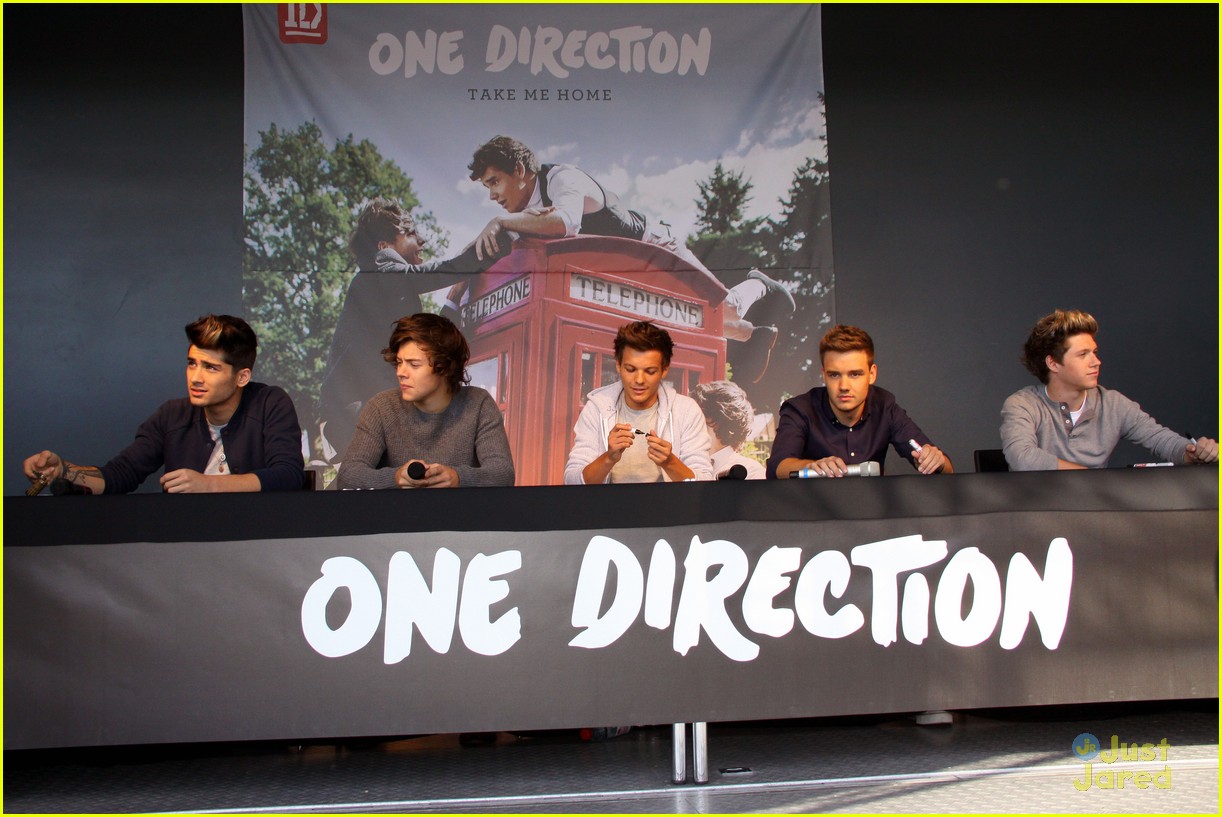 One Direction: Signing in Germany! | Photo 497196 - Photo Gallery ...