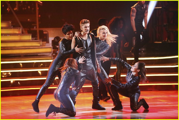 Justin Bieber Performs 'As Long As You Love Me' on 'DWTS' | Photo ...