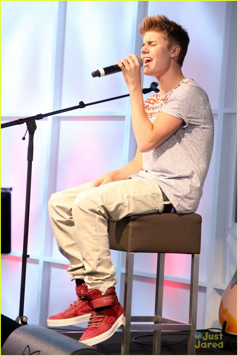 Justin Bieber: Frankfurt Airport Concert | Photo 494729 - Photo Gallery ...