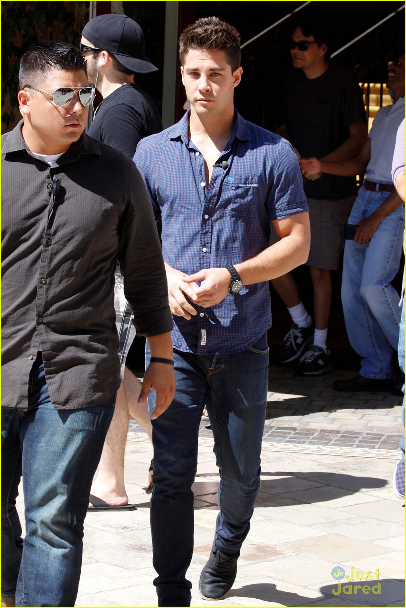 Dean Geyer Talks 'Glee' at The Grove! | Photo 497679 - Photo Gallery ...