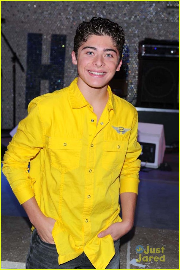 Hailee Steinfeld: Zendaya's Sweet 16 with Kelli Berglund & Kylie Jenner ...