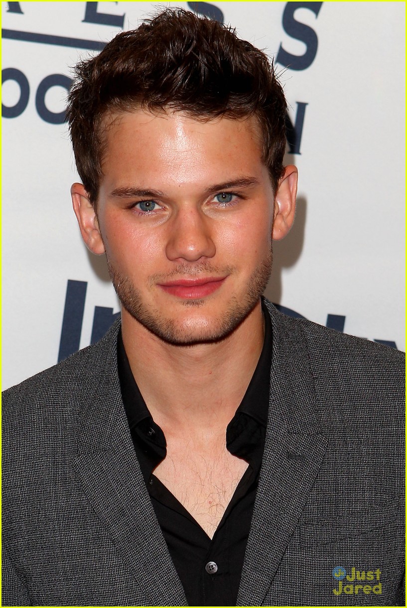 Jeremy Irvine: 'Great Expectations' Premiere at TIFF! | Photo 494634 ...