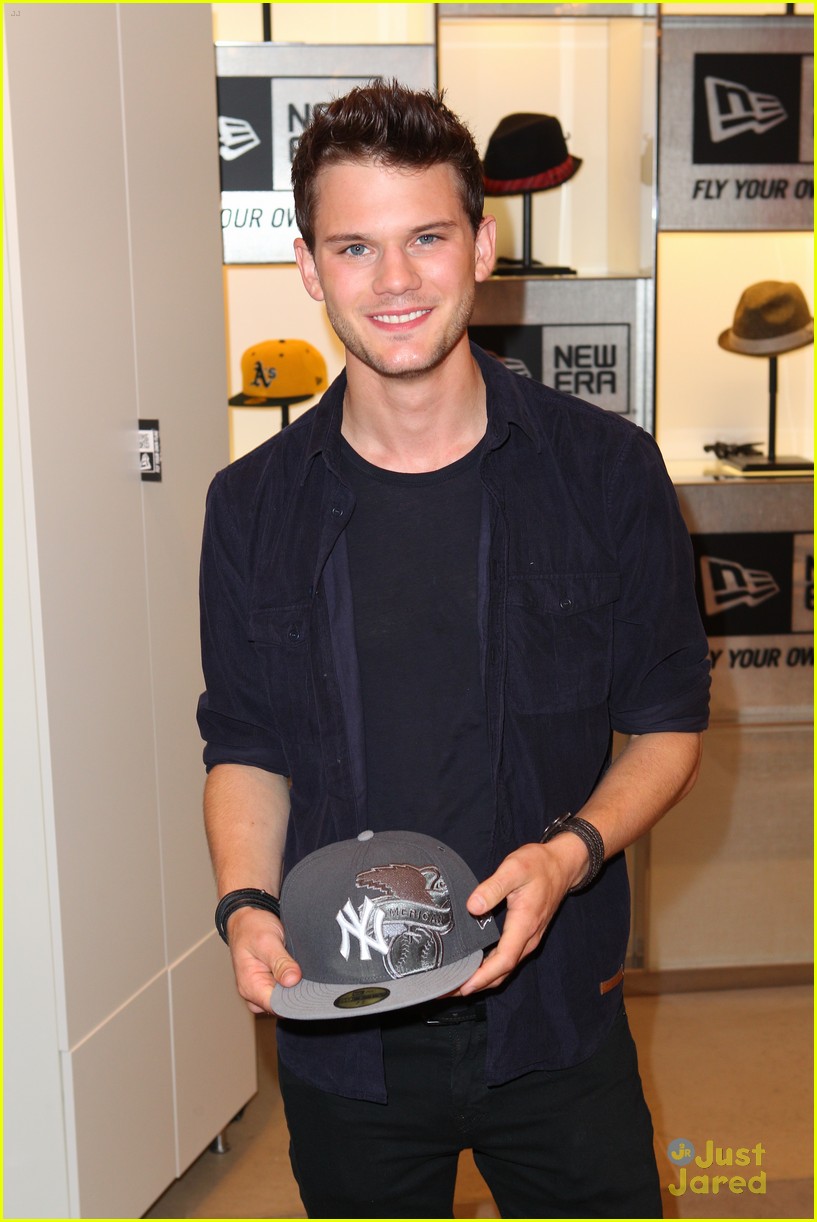 Jeremy Irvine: 'Great Expectations' Premiere at TIFF! | Photo 494653 ...