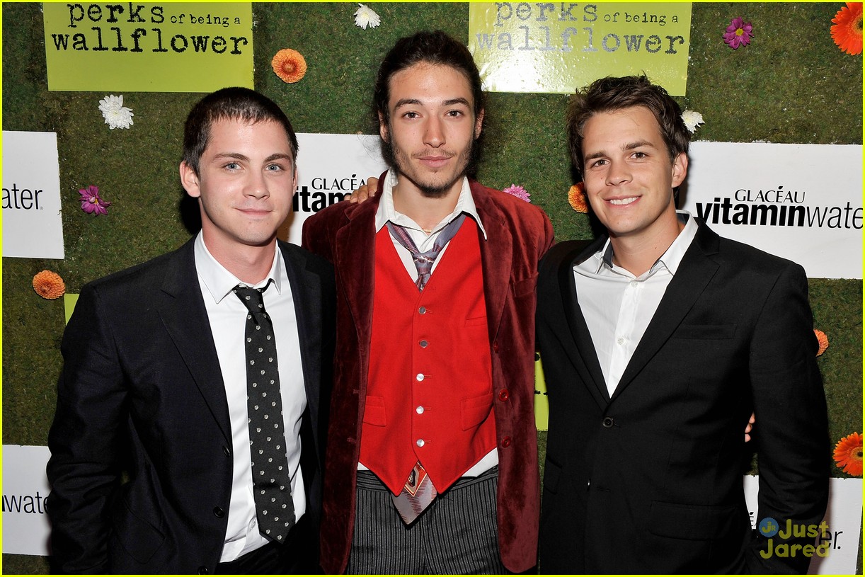 Logan Lerman: 'Perks' Premiere at TIFF with Mae Whitman | Photo 493258 ...
