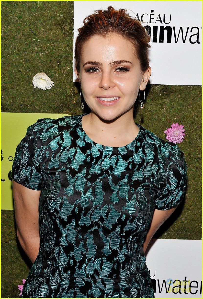 Logan Lerman: 'Perks' Premiere at TIFF with Mae Whitman | Photo 493259 ...