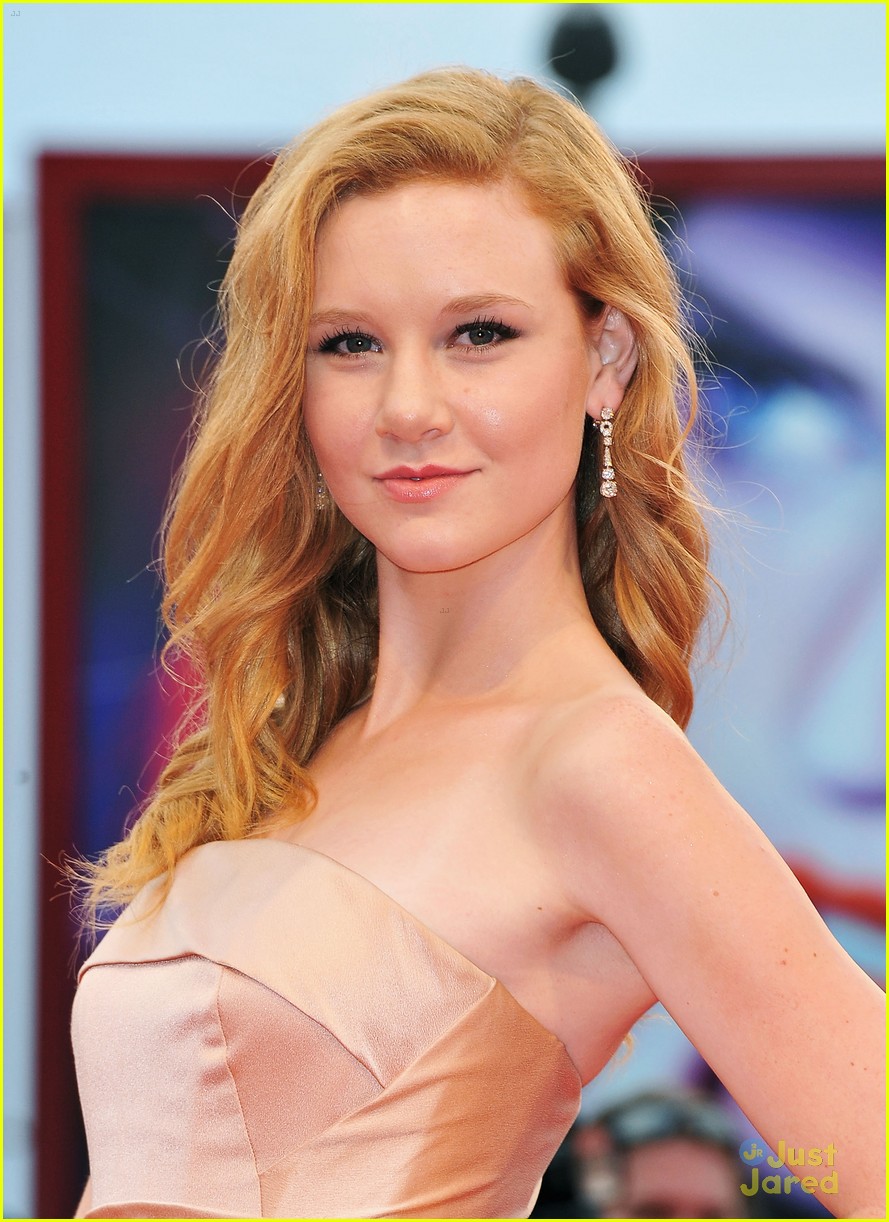 Madisen Beaty: 'The Master' Premieres at TIFF and Venice | Photo 493458 ...