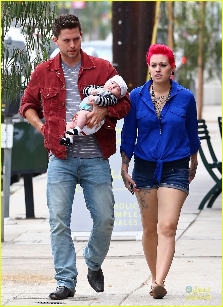 Jackson Rathbone: West Hollywood Stroll with Baby Roe! | Photo 492279 ...