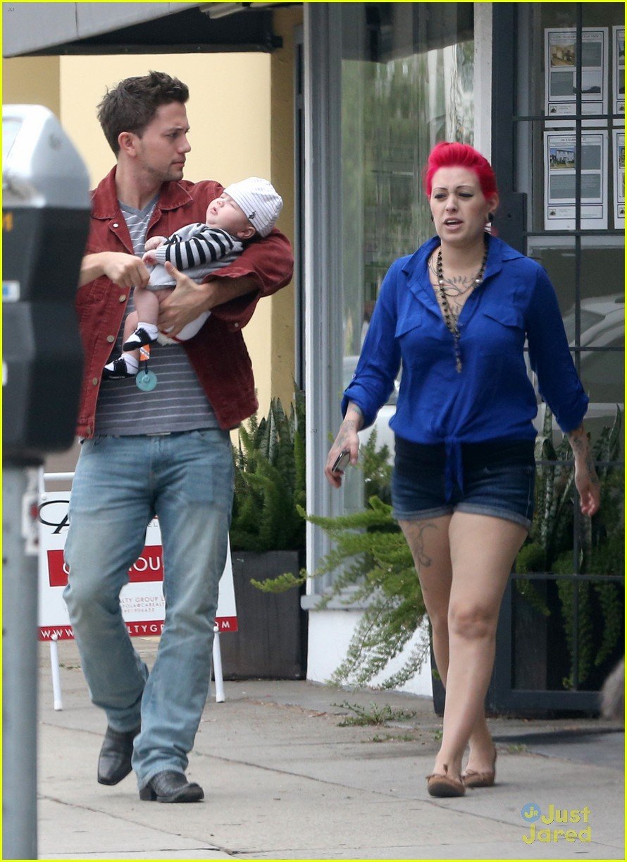 Jackson Rathbone: West Hollywood Stroll with Baby Roe! | Photo 492284 ...