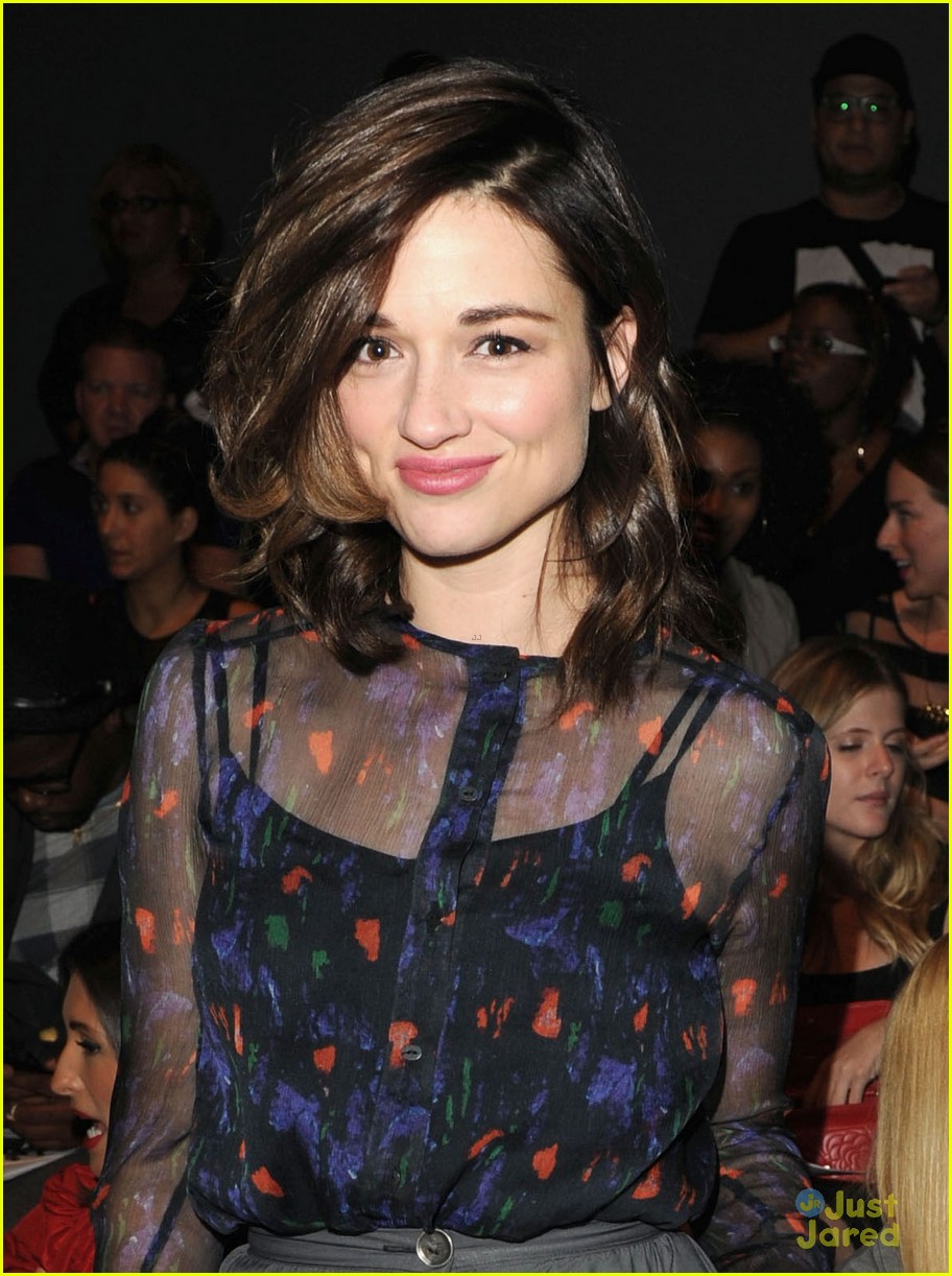 Crystal Reed: Emerson Spring Fashion Show | Photo 493848 - Photo ...