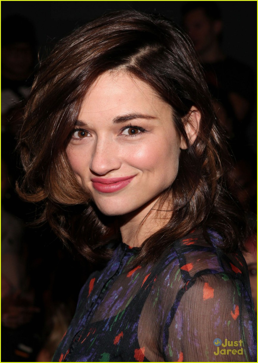 Crystal Reed: Emerson Spring Fashion Show | Photo 493849 - Photo ...
