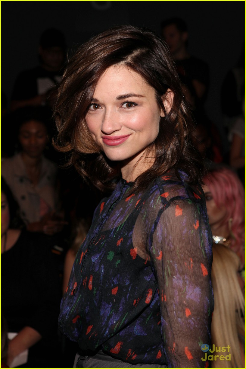 Crystal Reed: Emerson Spring Fashion Show | Photo 493853 - Photo ...