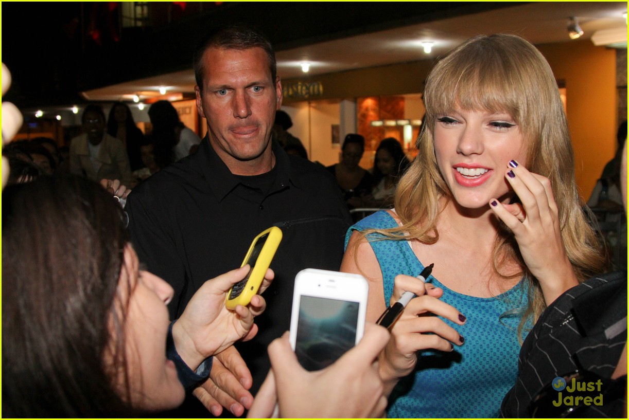 Taylor Swift: Fan Friendly in Brazil | Photo 495271 - Photo Gallery ...