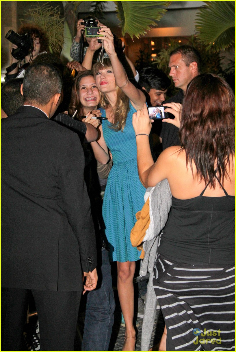 Taylor Swift: Fan Friendly in Brazil | Photo 495272 - Photo Gallery ...