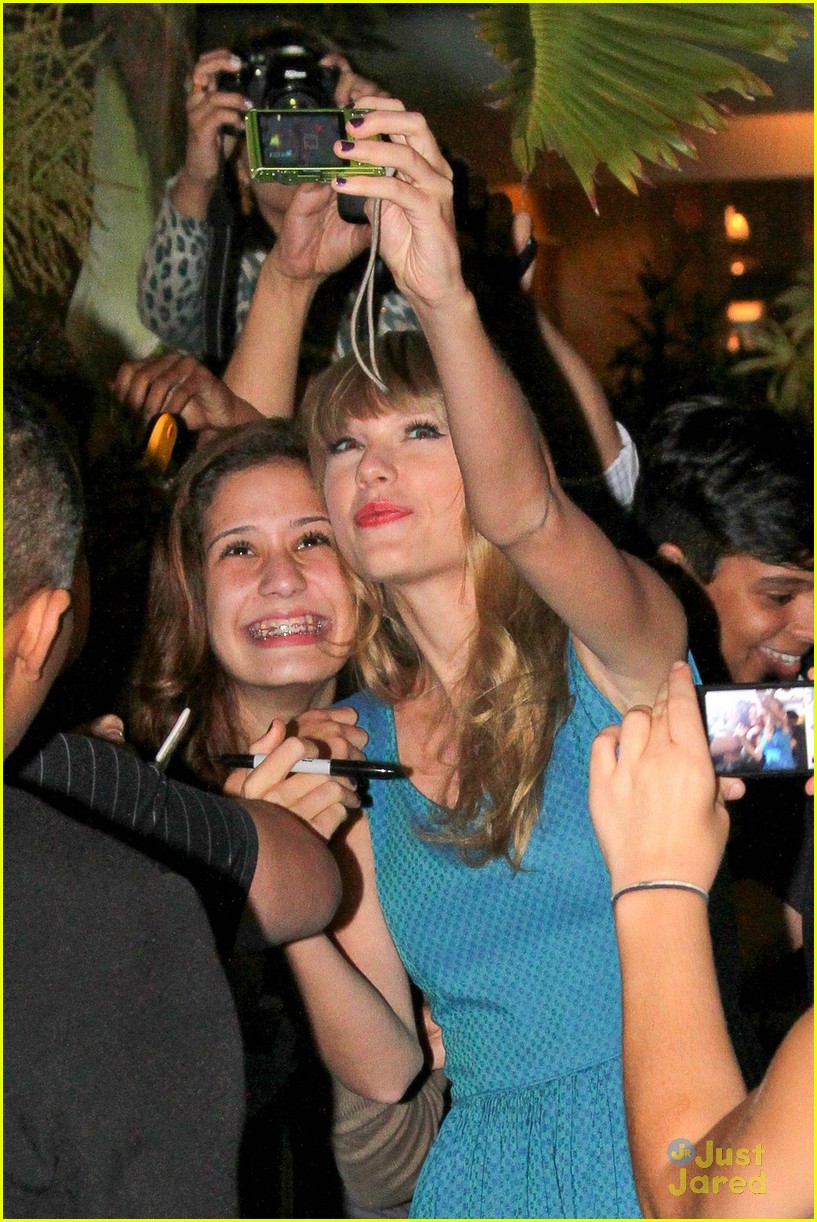 Taylor Swift: Fan Friendly in Brazil | Photo 495274 - Photo Gallery ...