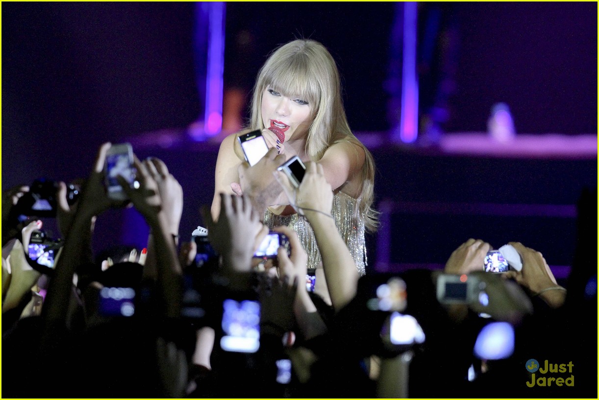 Taylor Swift: Concert in Rio | Photo 495159 - Photo Gallery | Just ...