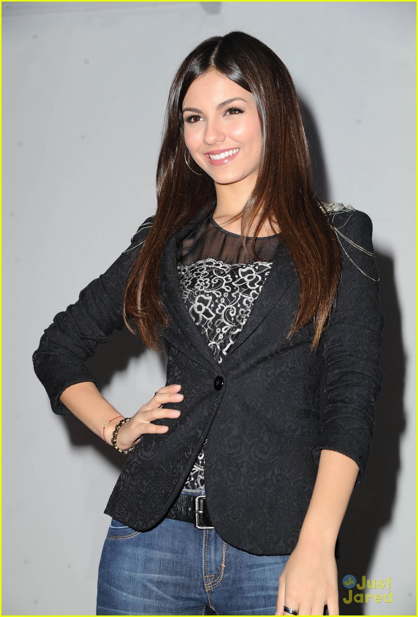 Victoria Justice: HMV Signing in Manchester! | Photo 496736 - Photo ...