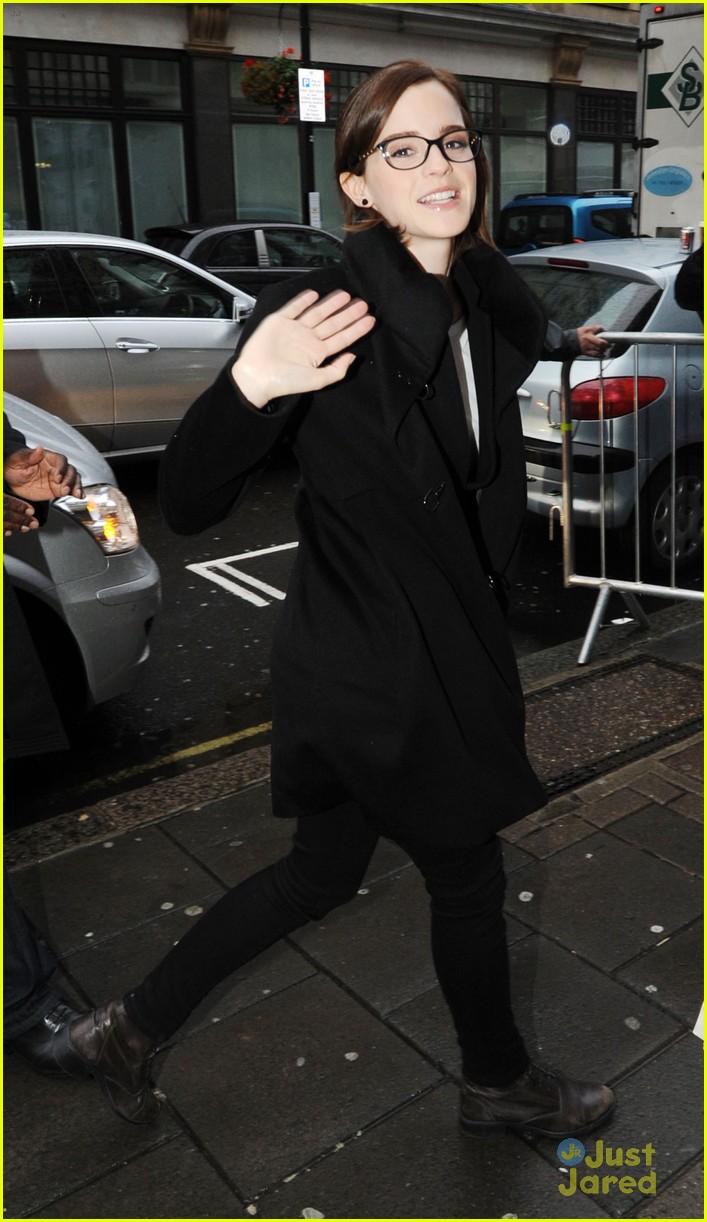 Full Sized Photo of emma watson itv studios 02 | Emma Watson: BBC Radio ...