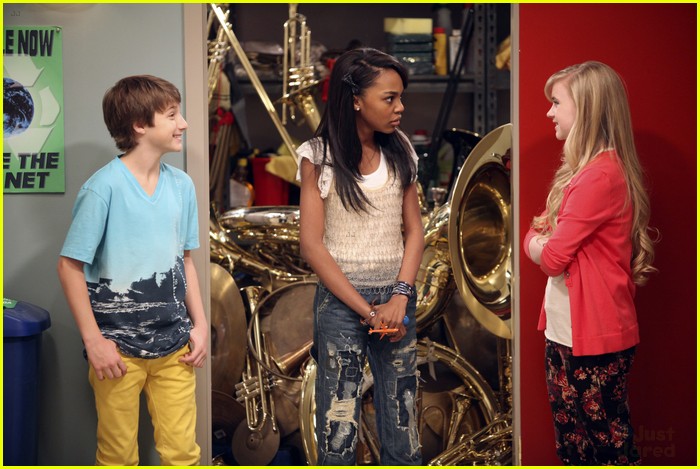 Full Sized Photo of sierra jake flour faces detective ants 01 | Sierra ...