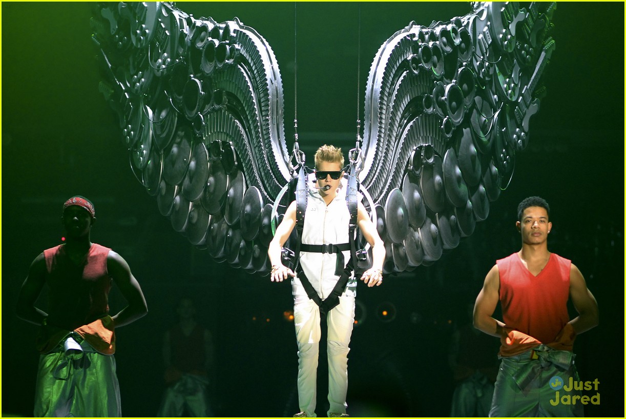 Justin Bieber: 'Beauty And A Beat' Sets Vevo Record! | Photo 503085 ...