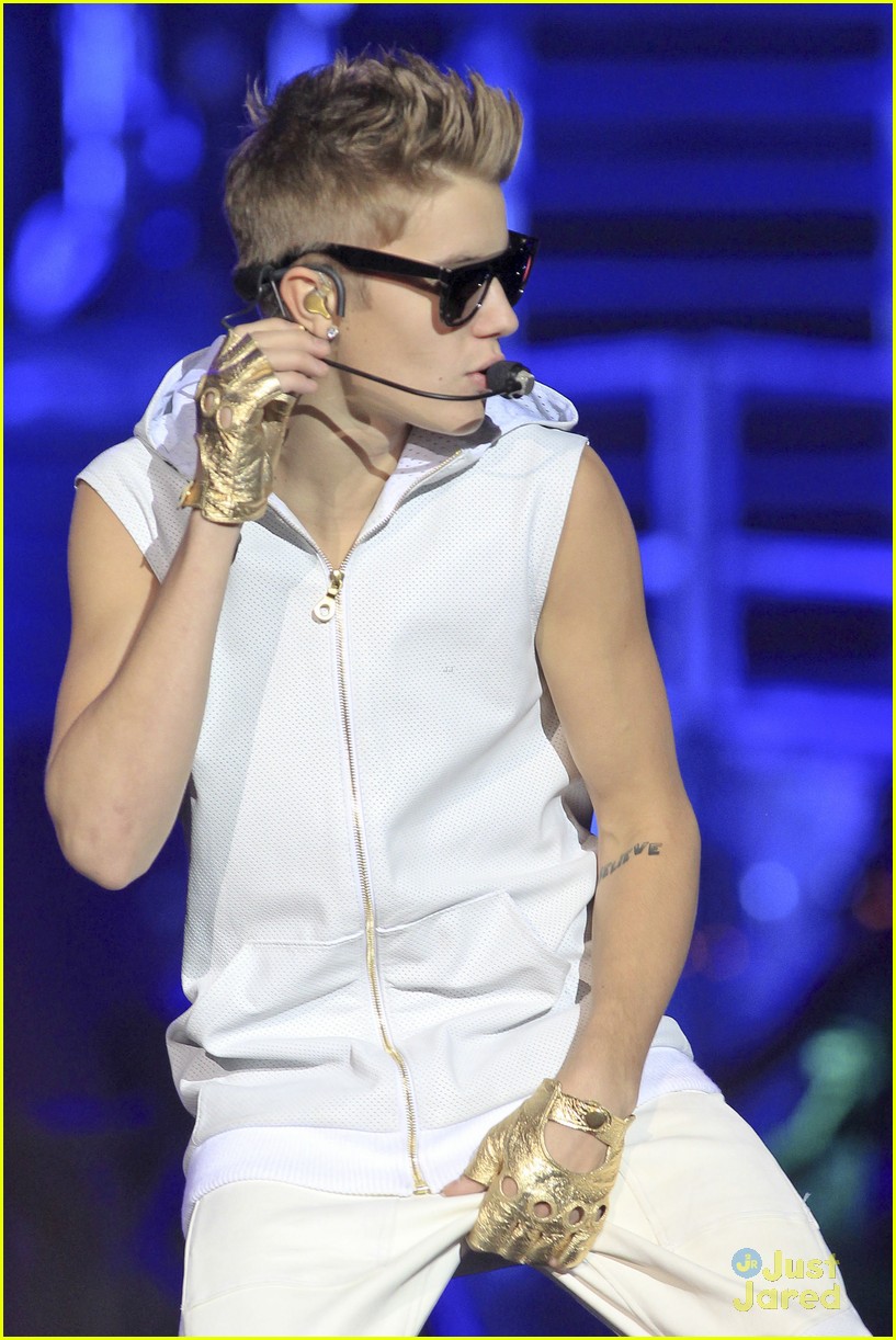 Justin Bieber: 'Beauty And A Beat' Sets Vevo Record! | Photo 503088 ...