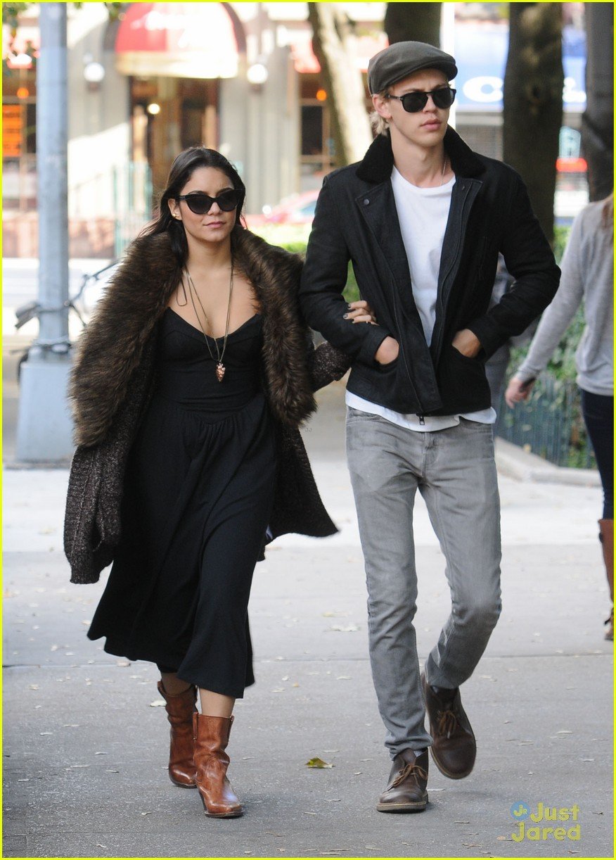 Vanessa Hudgens & Austin Butler: Weekend Walk | Photo 504441 - Photo ...