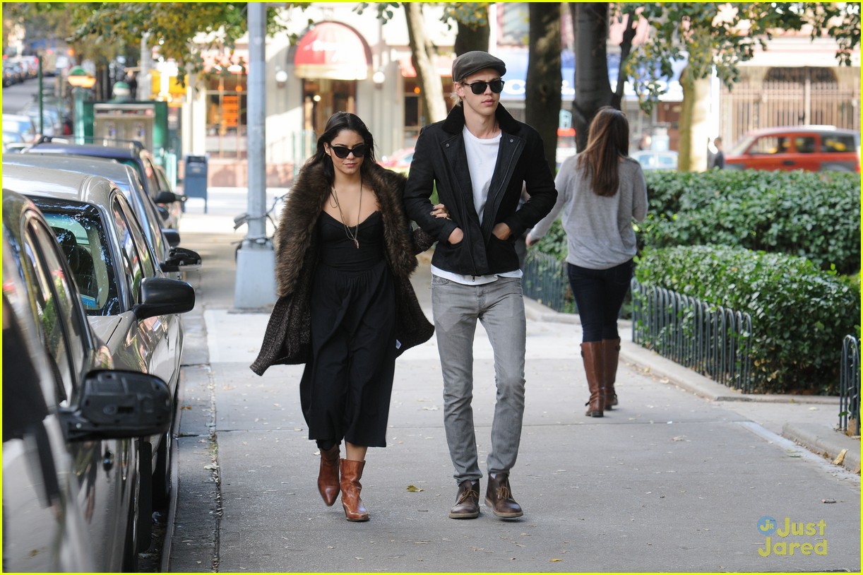 Vanessa Hudgens & Austin Butler: Weekend Walk | Photo 504442 - Photo ...