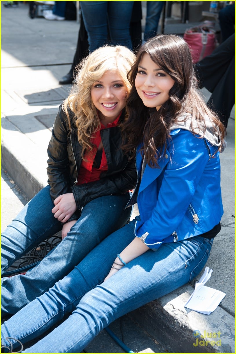 iCarly Shocks America; Premieres October 6th! | Photo 499915 - Photo ...