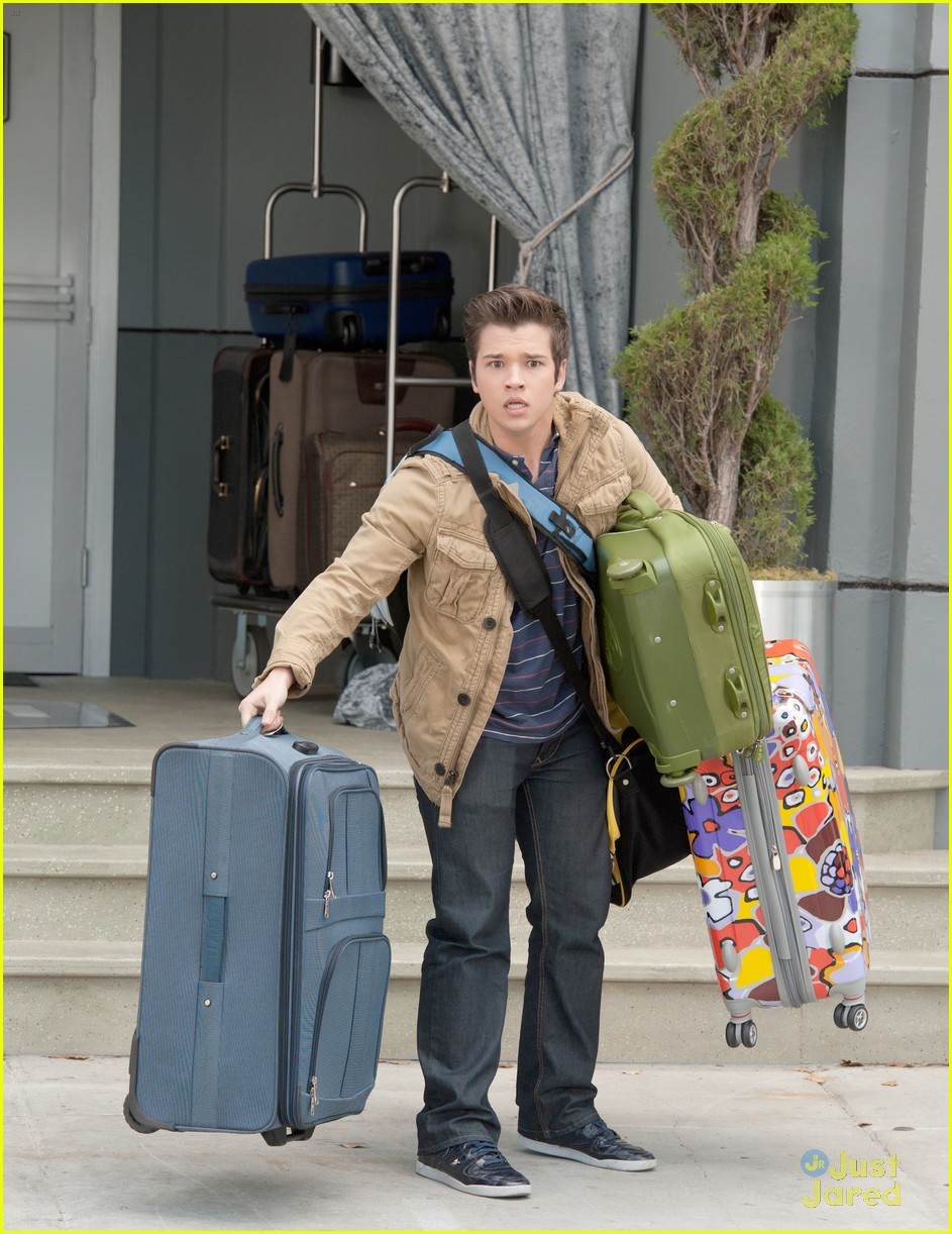 iCarly Shocks America; Premieres October 6th! | Photo 499916 - Photo ...