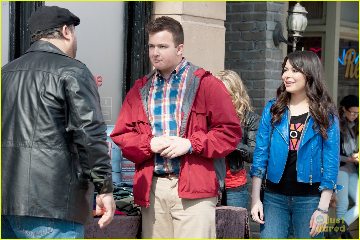 iCarly Shocks America; Premieres October 6th! | Photo 499926 - Photo ...
