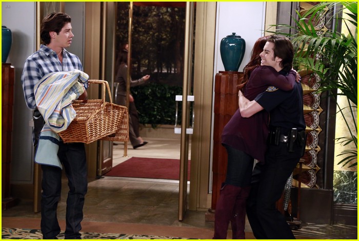 Debby Ryan: Bunch of 'Green-Eyed Monsters' on 'Jessie' | Photo 505027 ...