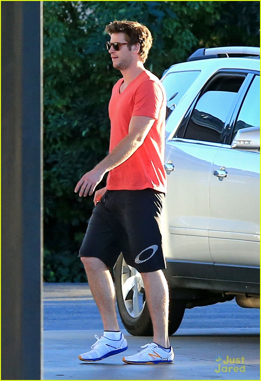 Liam Hemsworth: Gas Station Stop | Photo 505504 - Photo Gallery | Just ...