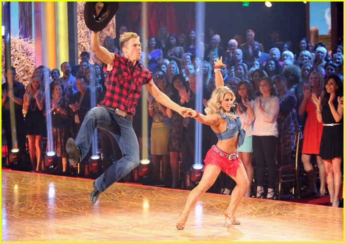Shawn Johnson & Derek Hough: Country Cha Cha on Dancing With The Stars ...