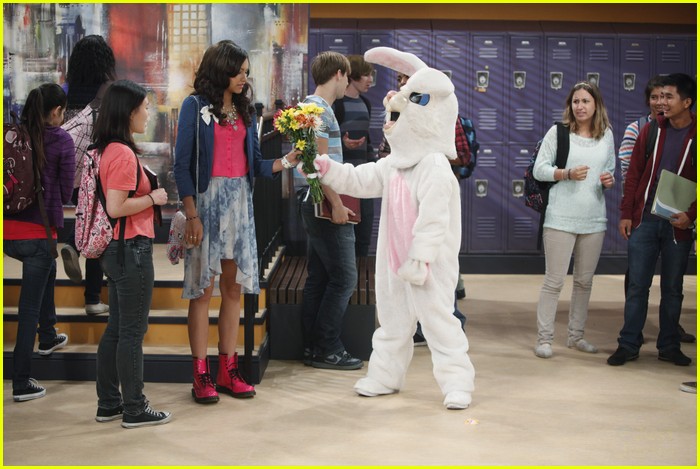 Bella Thorne & Zendaya: New 'Shake It Up' Promo Pics! | Photo 503718 ...