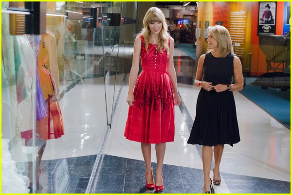 Taylor Swift's 'Red' Target Commercial - Watch Now! | Photo 503285 ...