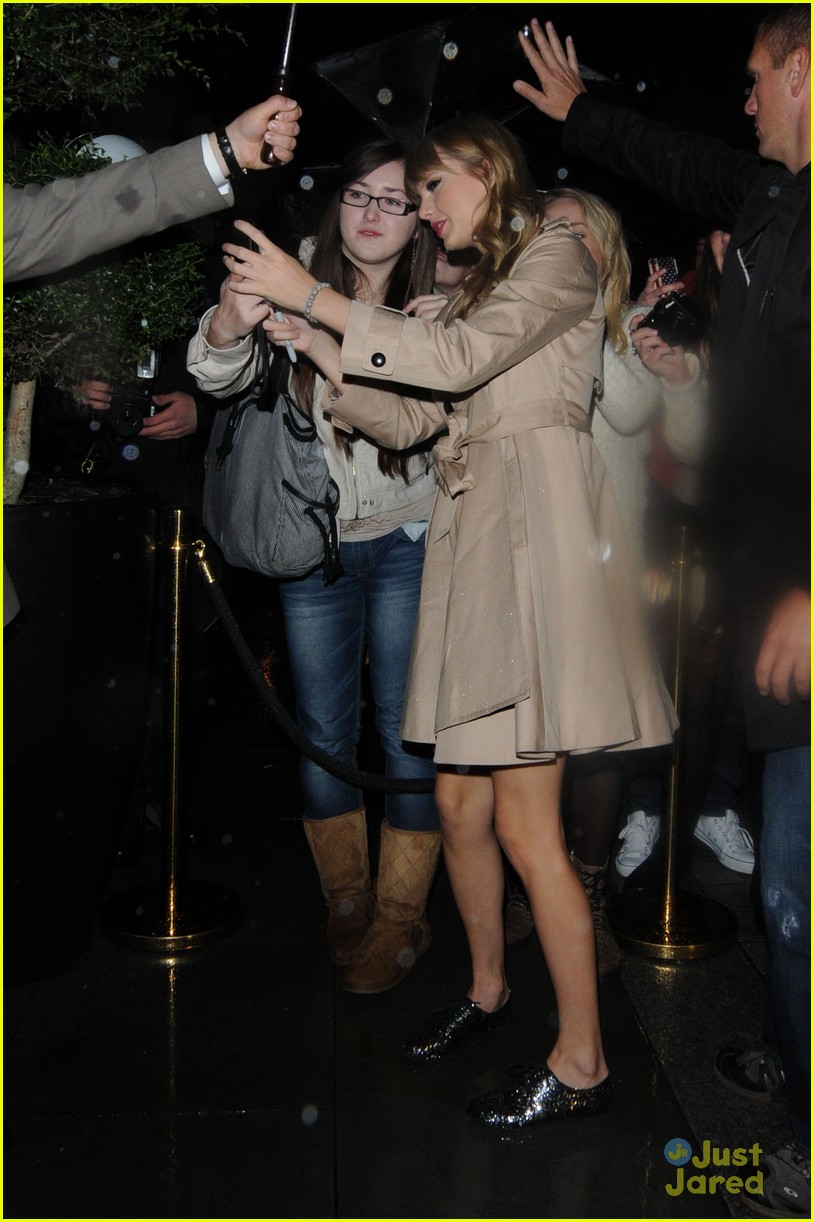 Taylor Swift Performs on UK's X Factor | Photo 500279 - Photo Gallery ...