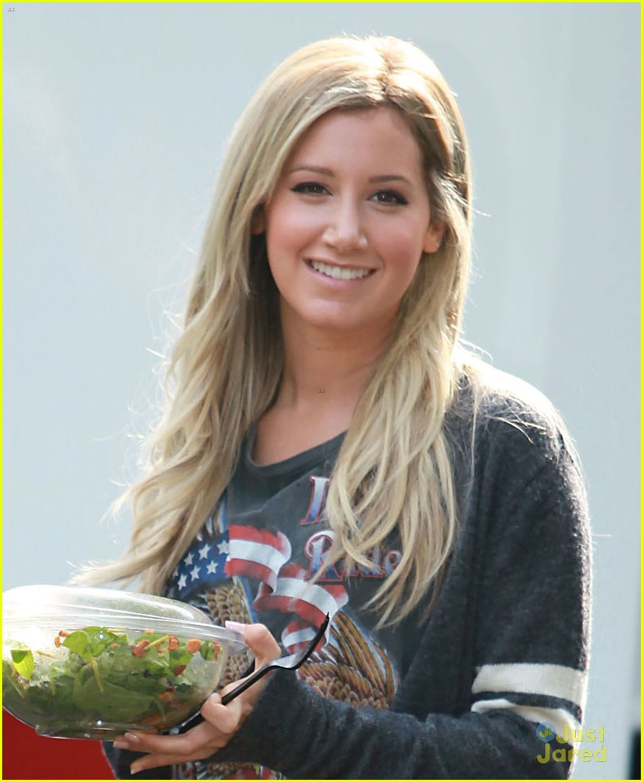Ashley Tisdale: 'Sabrina: Secrets of a Teenage Witch' Star! | Photo ...