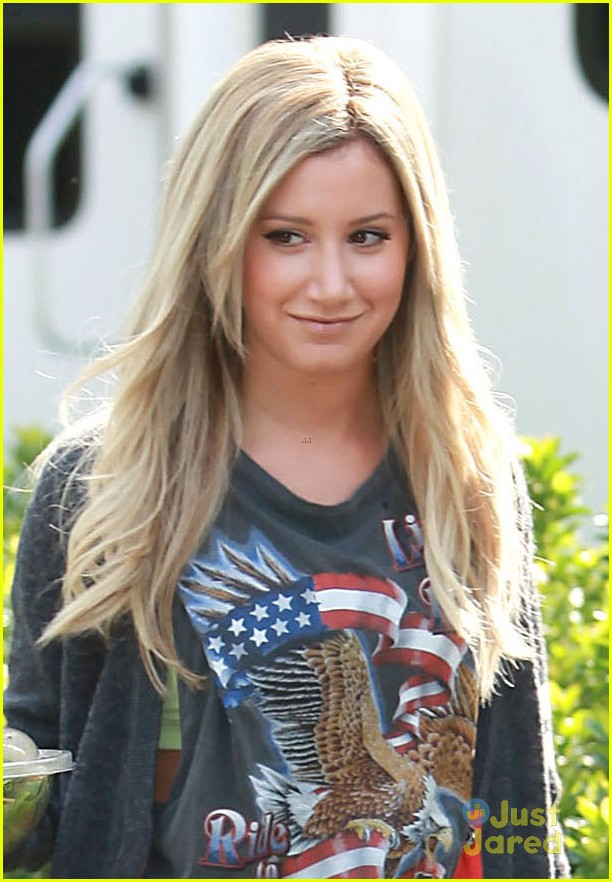 Ashley Tisdale: 'Sabrina: Secrets of a Teenage Witch' Star! | Photo ...