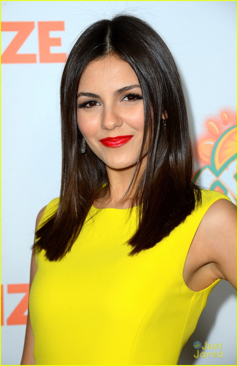 Full Sized Photo of victoria justice fun size premiere 08 | Victoria ...