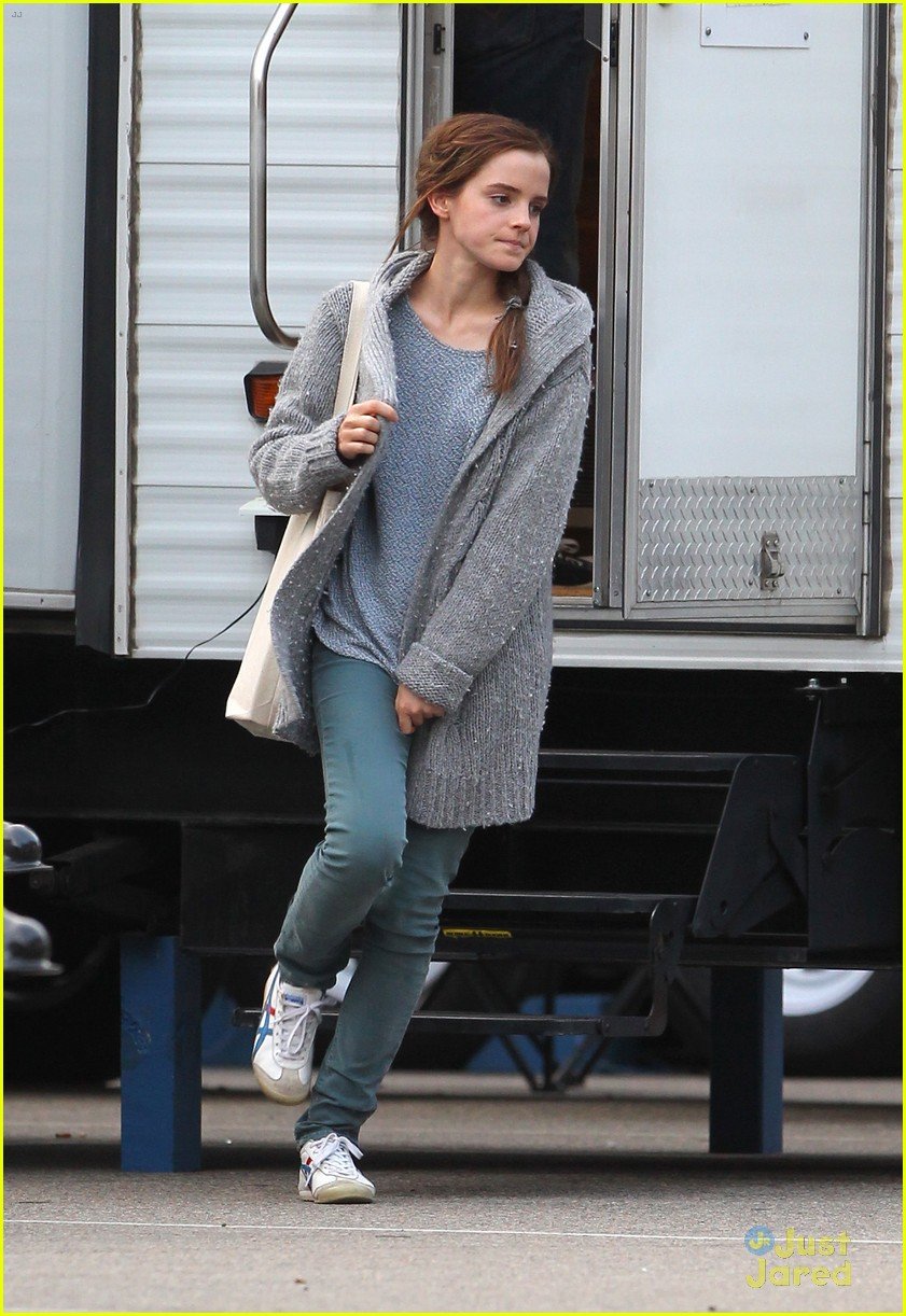 Emma Watson & Logan Lerman: 'Noah' Set Pics! | Photo 503665 - Photo ...