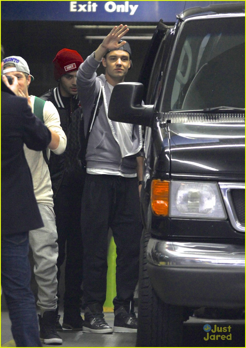 One Direction: Fan Pics Before Flight | Photo 510020 - Photo Gallery ...