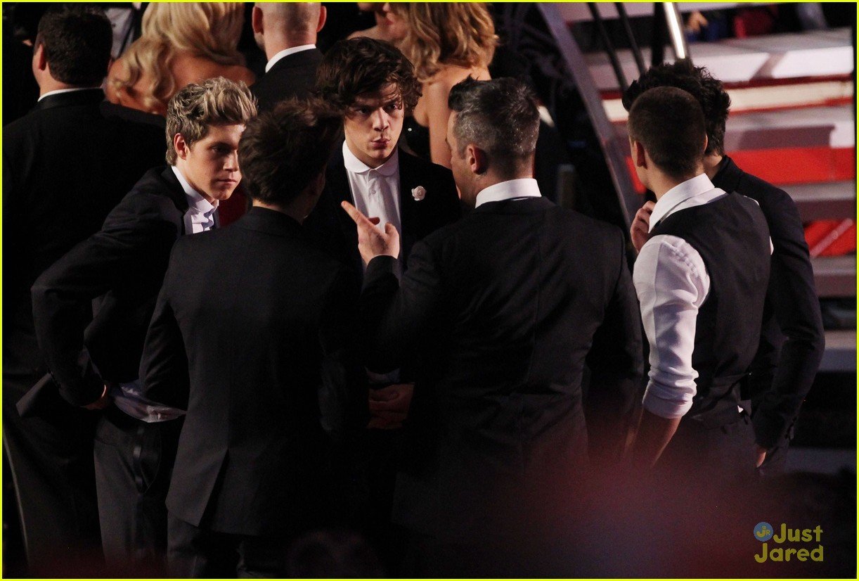 One Direction Meets The Queen! | Photo 511658 - Photo Gallery | Just ...